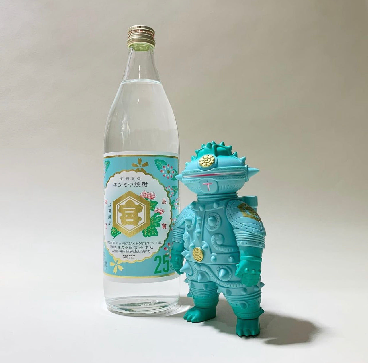 'Tomodachi- First Machine' Sofubi MIYAZAKI HONTEN collab - (Blue & Gol – MELLOWIST